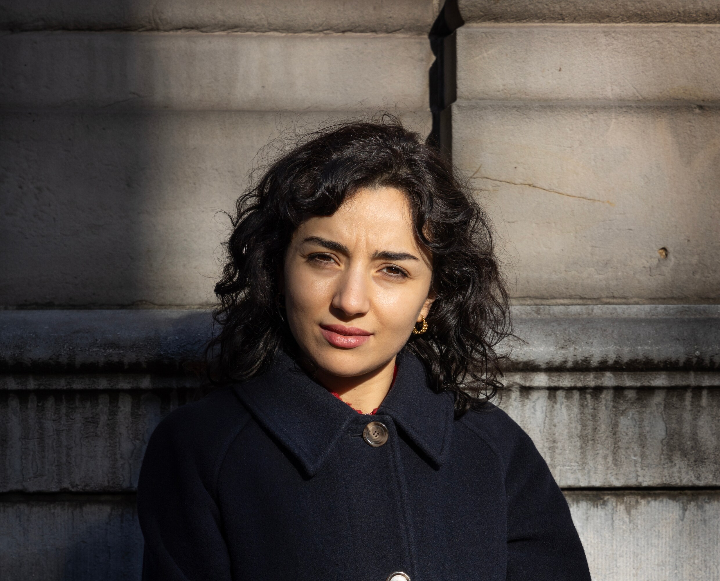 Safae el Khannoussi wint na Boon Literatuurprijs nu ook de Libris met ‘Oroppa’: ‘Mijn boek is ...