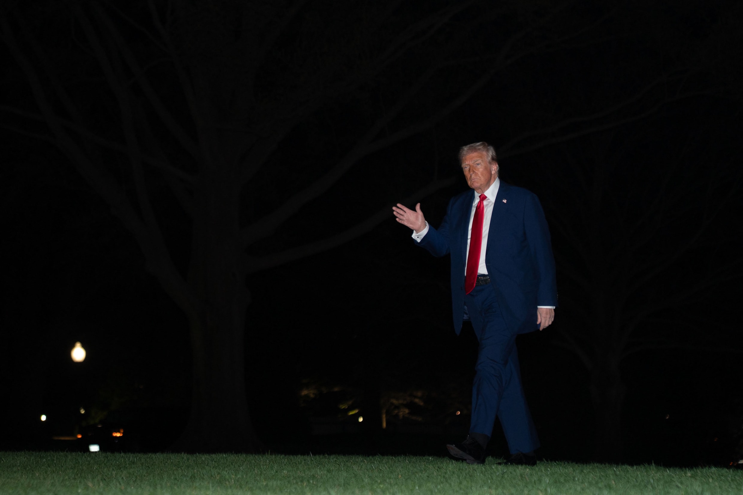 ‘Ik maak geen grapjes.’ Hoe groot is de kans dat ‘koning Trump’ straks ...