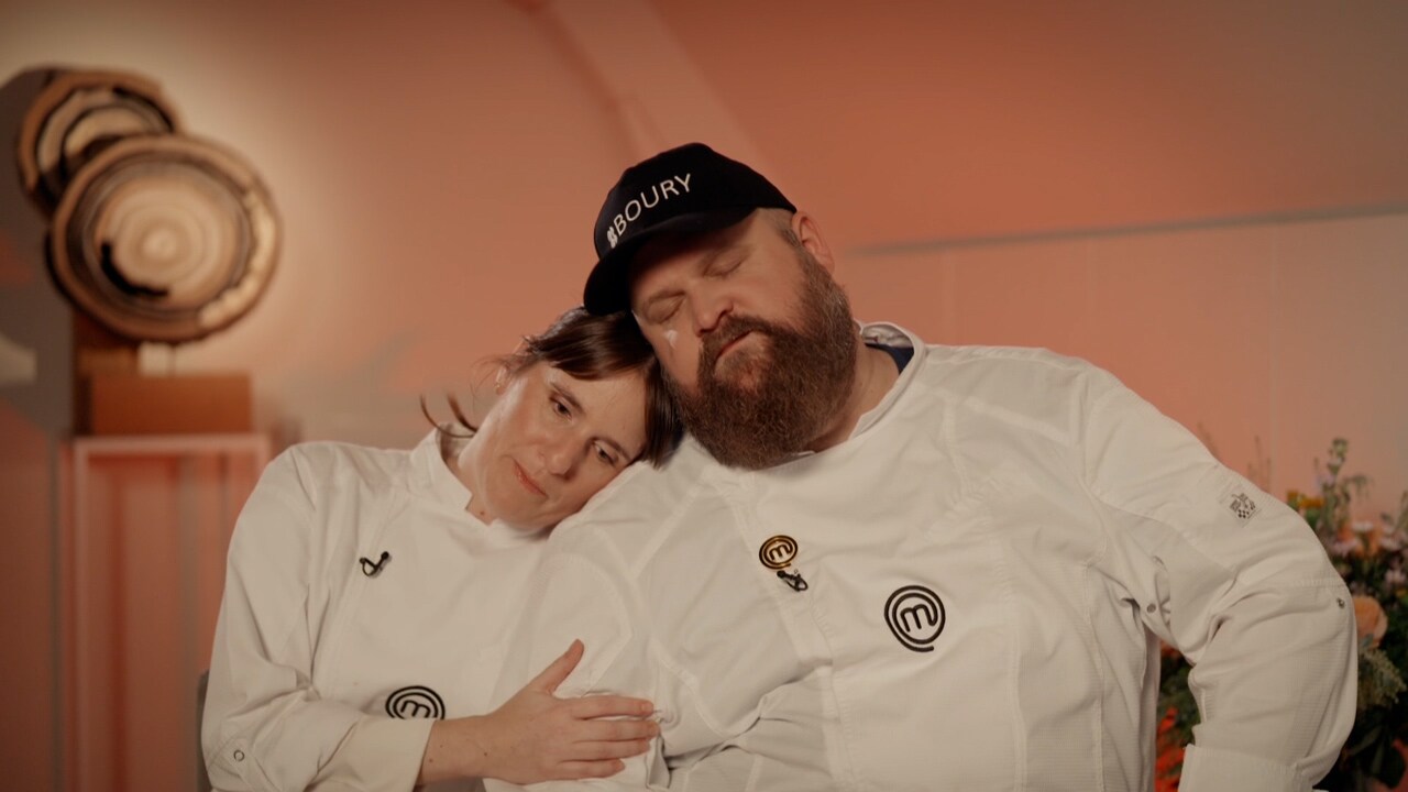 Peter Goossens heeft nog werk aan de tafelmanieren van Sarah Vandeursen ...