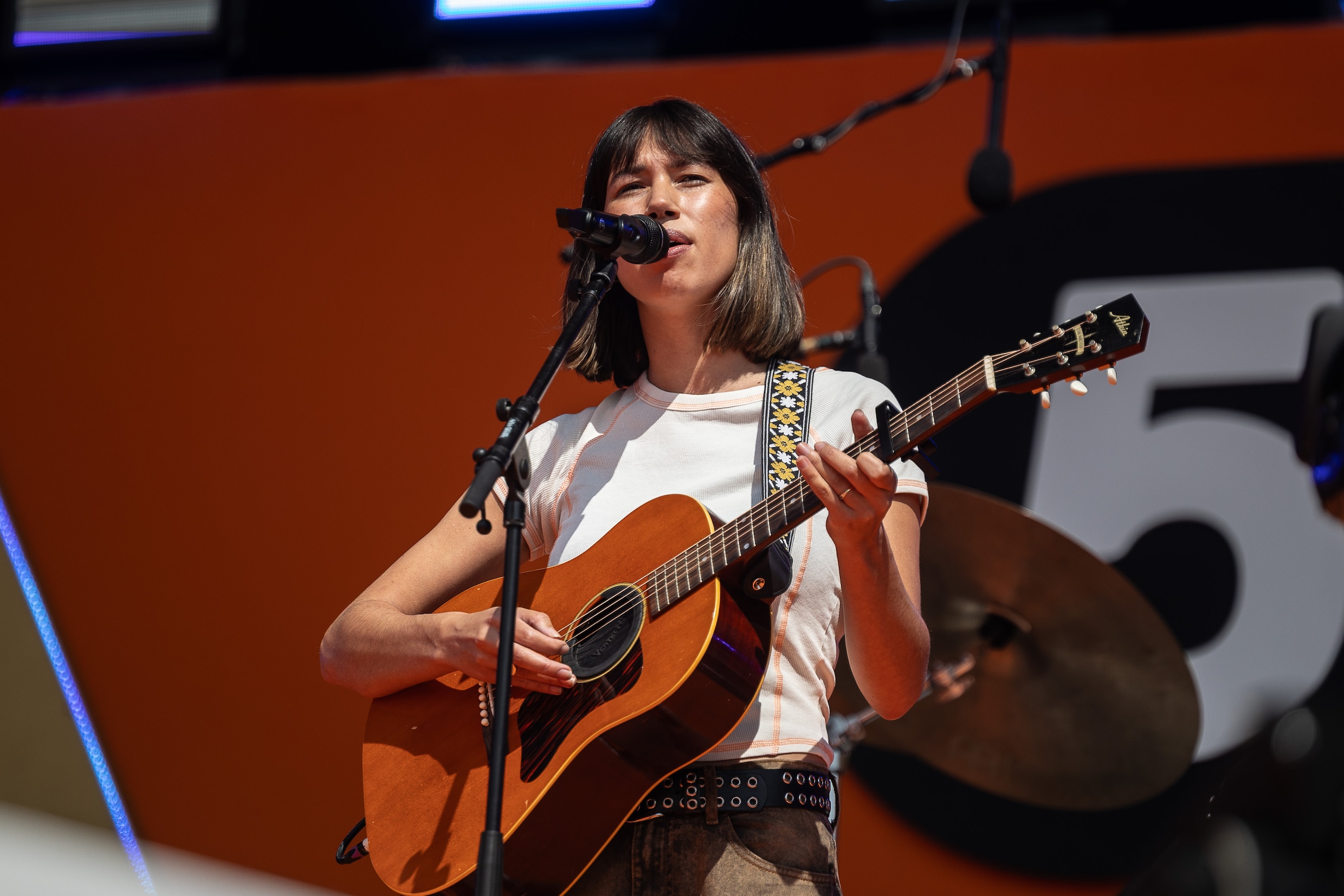 Recensie ‘Liefde onderschat’ van MEAU: verveelt nooit ★★★☆☆ | Humo: The ...