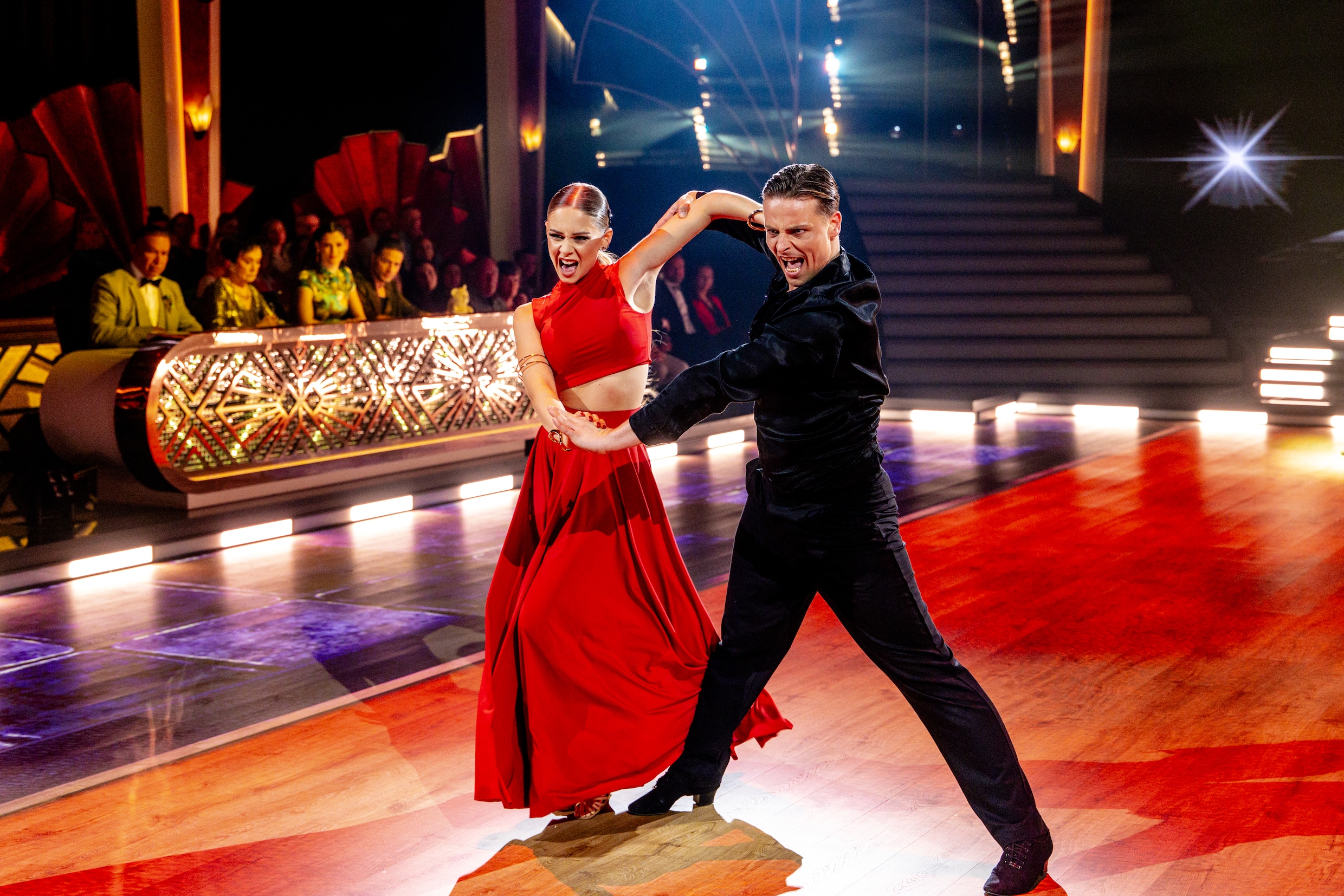 Shania Gooris, Francisco Schuster en Ward Lemmelijn dansen de finale van ‘Dancing with the Stars ...