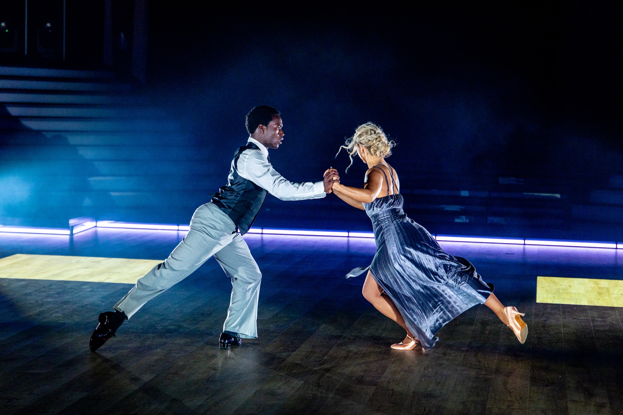 Shania Gooris, Francisco Schuster en Ward Lemmelijn dansen de finale ...
