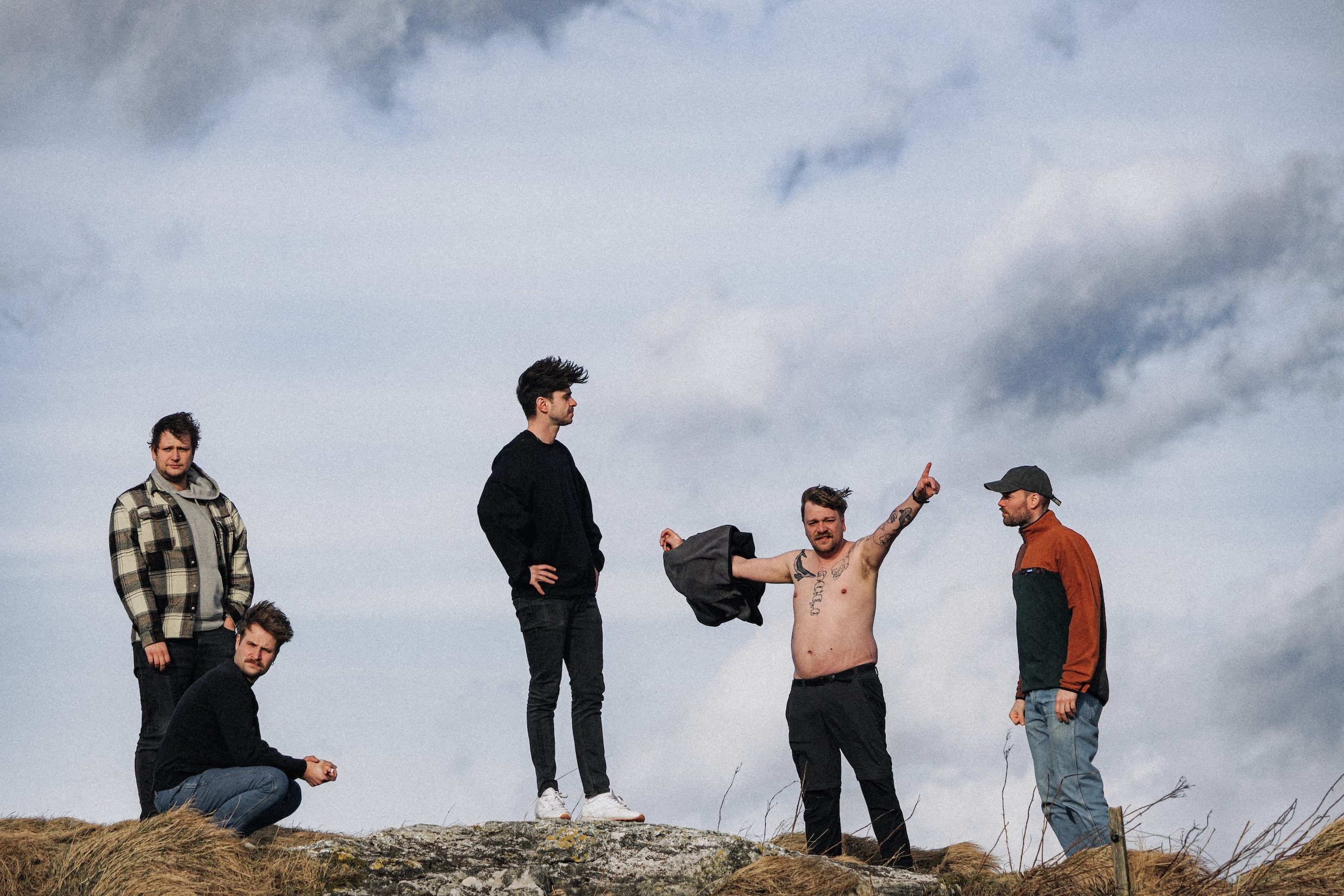 Captain Kaiser lost heerlijk absurde videoclip van ‘Roadkill’: ‘Ik wist ...