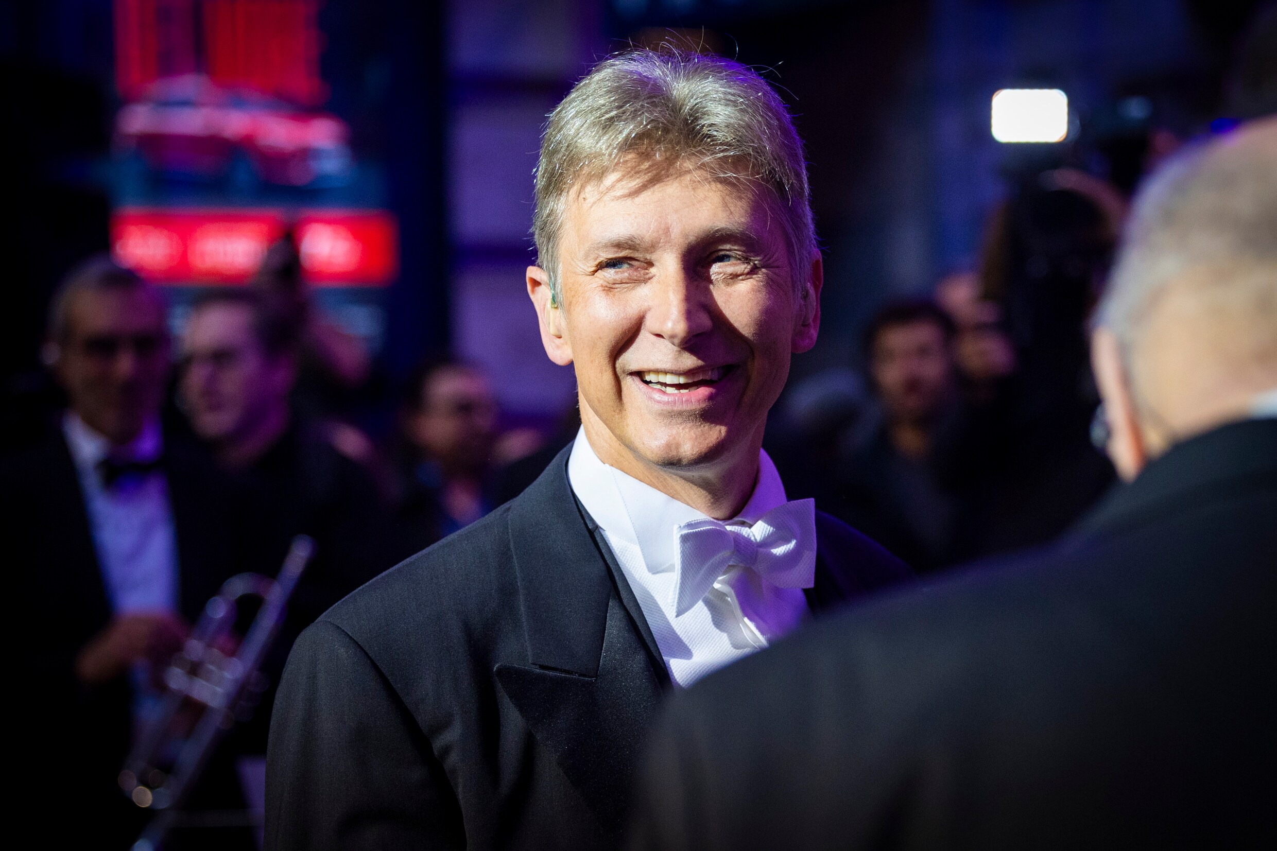 Michael J. Fox start zoektocht naar vermiste gitaar uit ‘Back to the ...