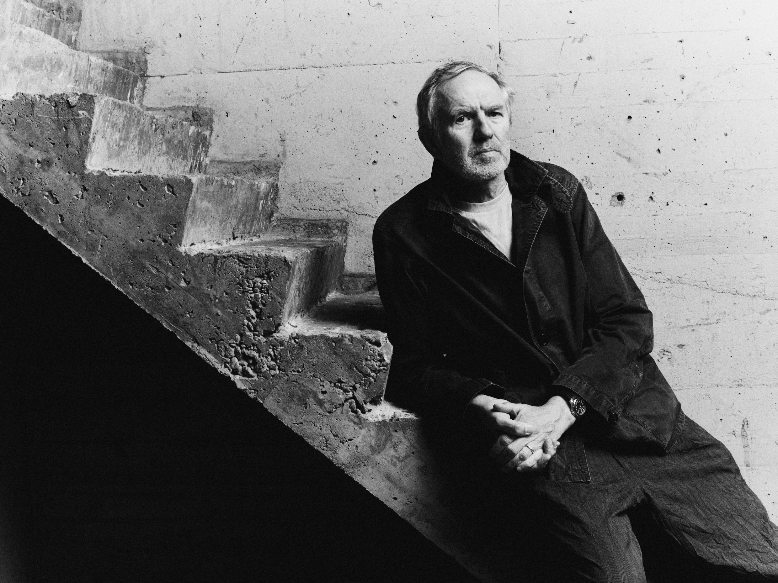 Anton Corbijn blikt terug op zijn carrière: ‘Ik zag door mijn lens hoe ...