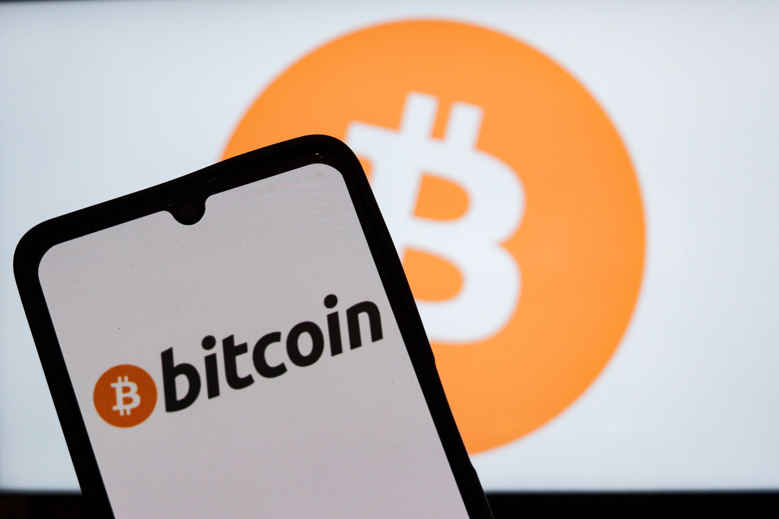 Wie wordt rijk van bitcoins? ‘Er zijn 15 miljoen soorten crypto, maar 99 procent zijn shitcoins ...