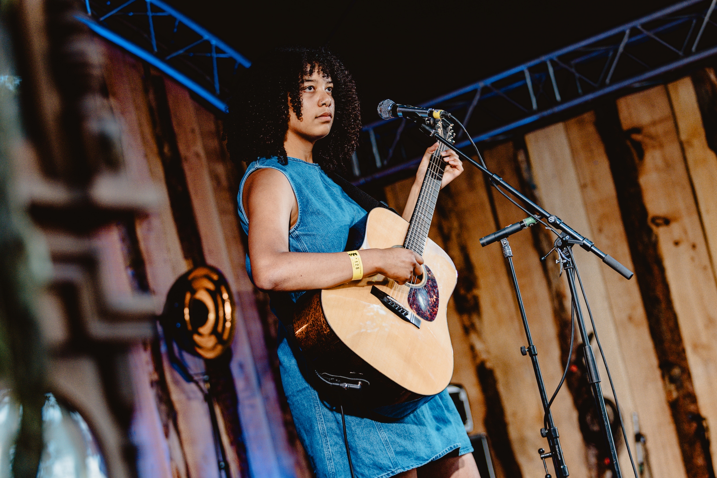 Emma Hessels smeekt vanaf de Waddenzee: ‘Michael Kiwanuka, neem me mee ...