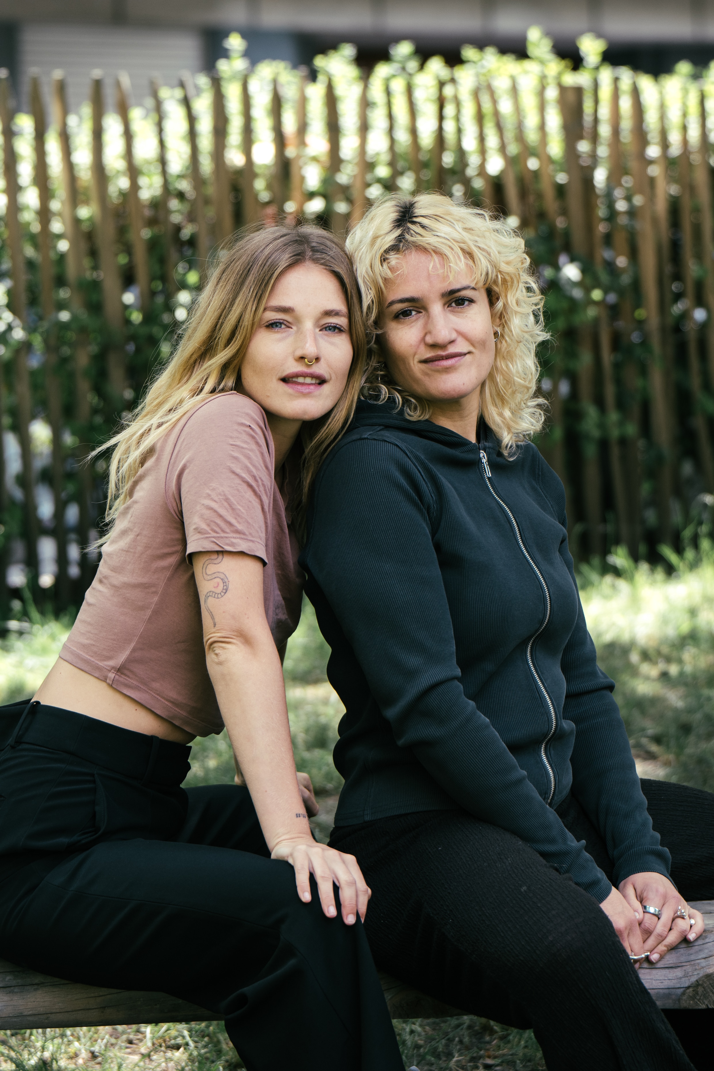 Ella-June Henrard en haar zus: ‘In een talkshow werd ik als meisje van ...