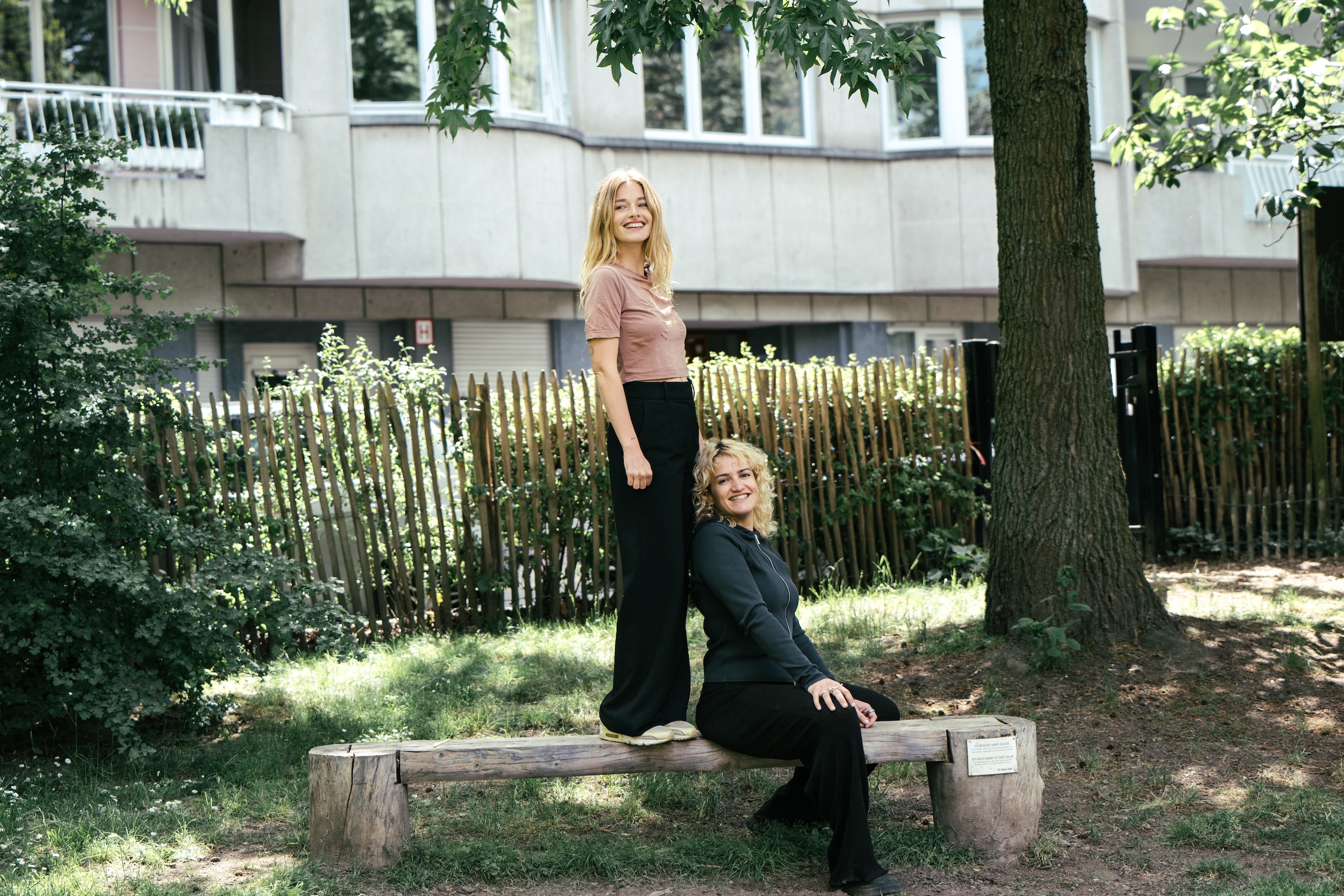 Ella-June Henrard en haar zus: ‘In een talkshow werd ik als meisje van ...