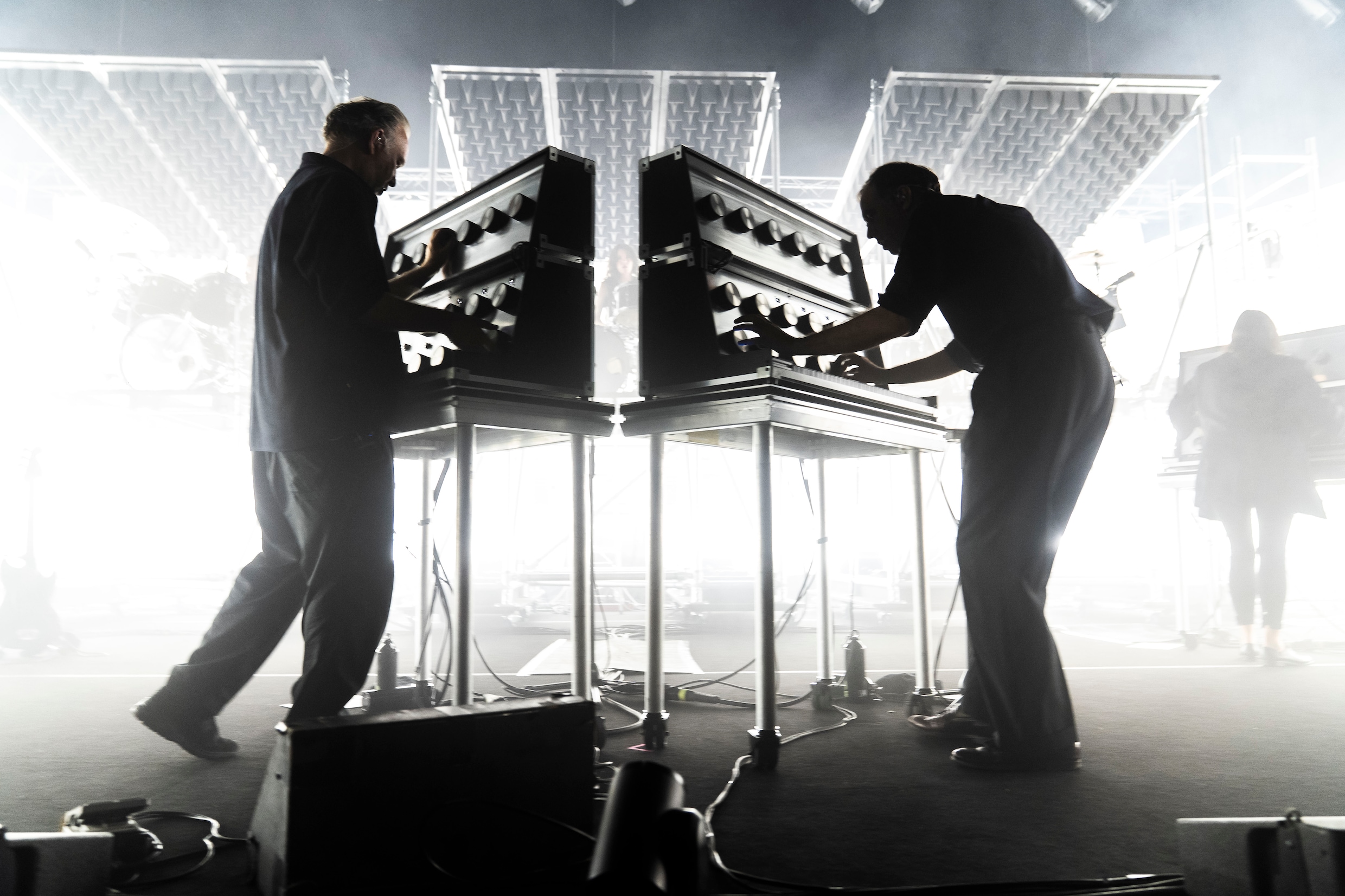 Soulwax lost nieuw materiaal en kondigt tournee aan • Olivia Rodrigo ...