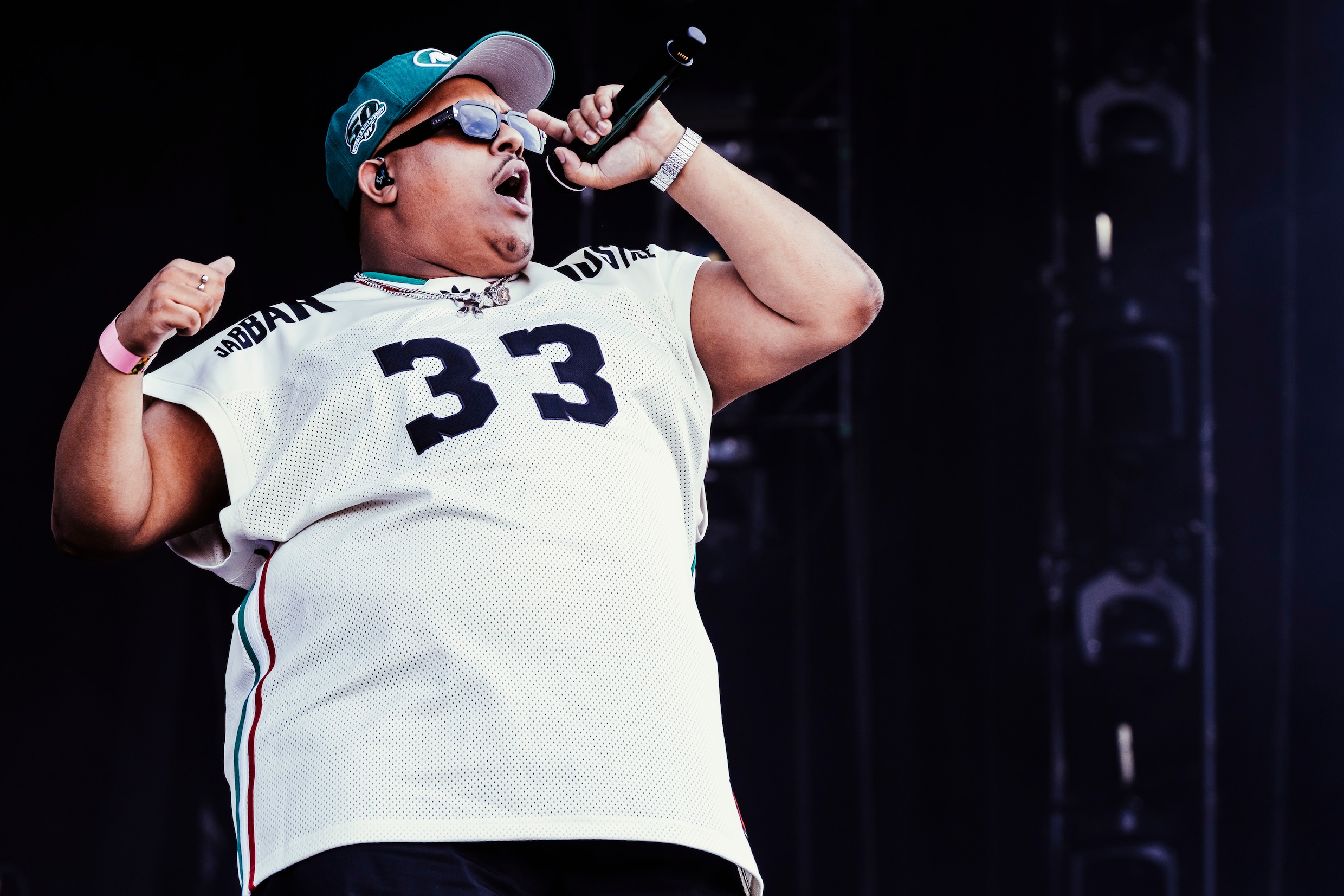 Rapper Dikke: ‘Ik heb twintig jaar emoties opgekropt, en die zijn er op ...