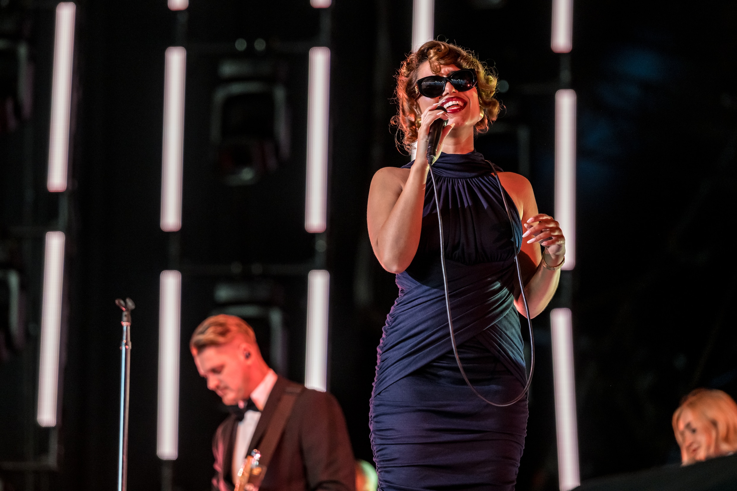 Raye: ‘Echt gebeurd. Waarom zou ik die tieten verzinnen?’ | Humo: The ...