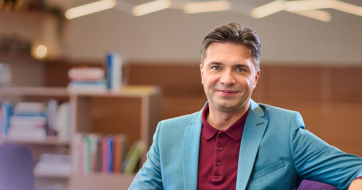 Michaël Van Droogenbroeck over het vernieuwde ‘De zevende dag’: ‘Het nieuwe decor heeft veel weg ...