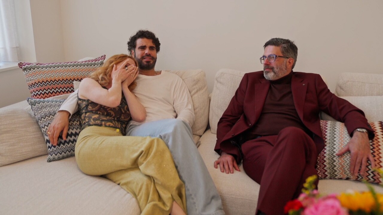 De getomateerde waanzin van Celine Van Ouytsel in ‘Komen eten’: ‘Bij de transversale sneden komt ...