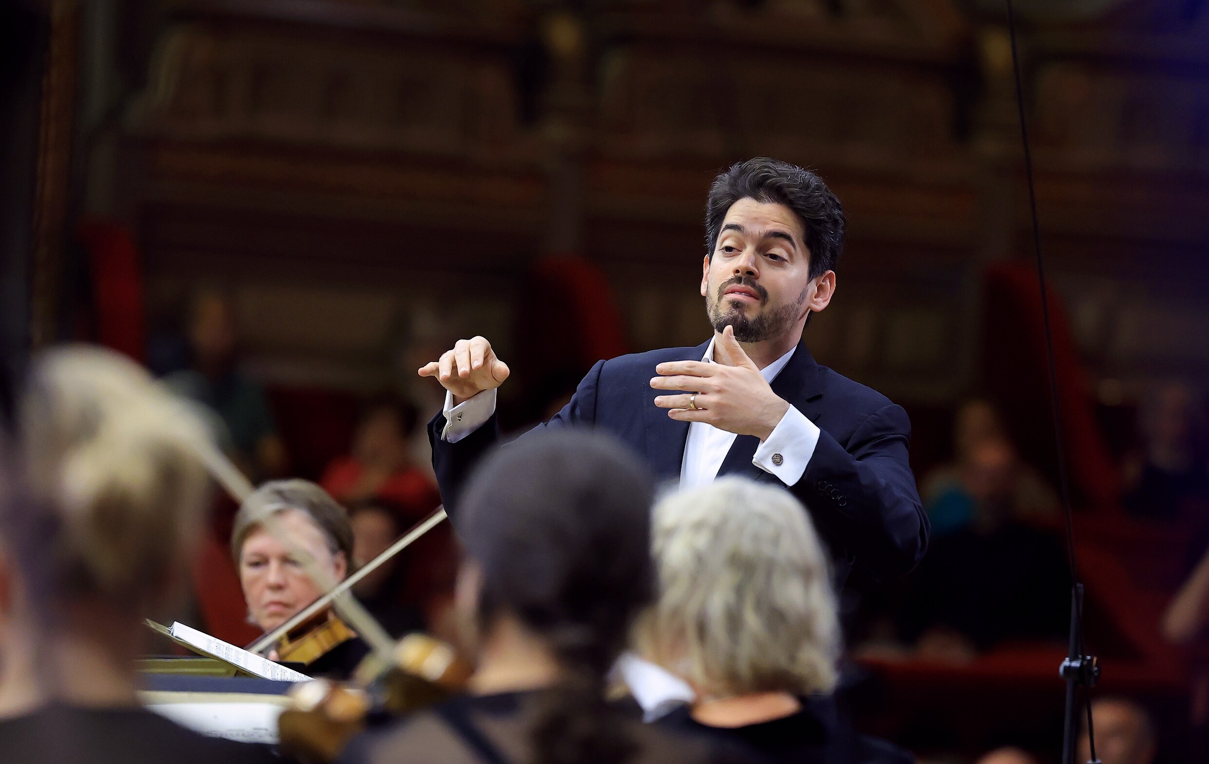 Waarom een Israëlische dirigent uit Gent geweerd wordt: ‘Hij ...