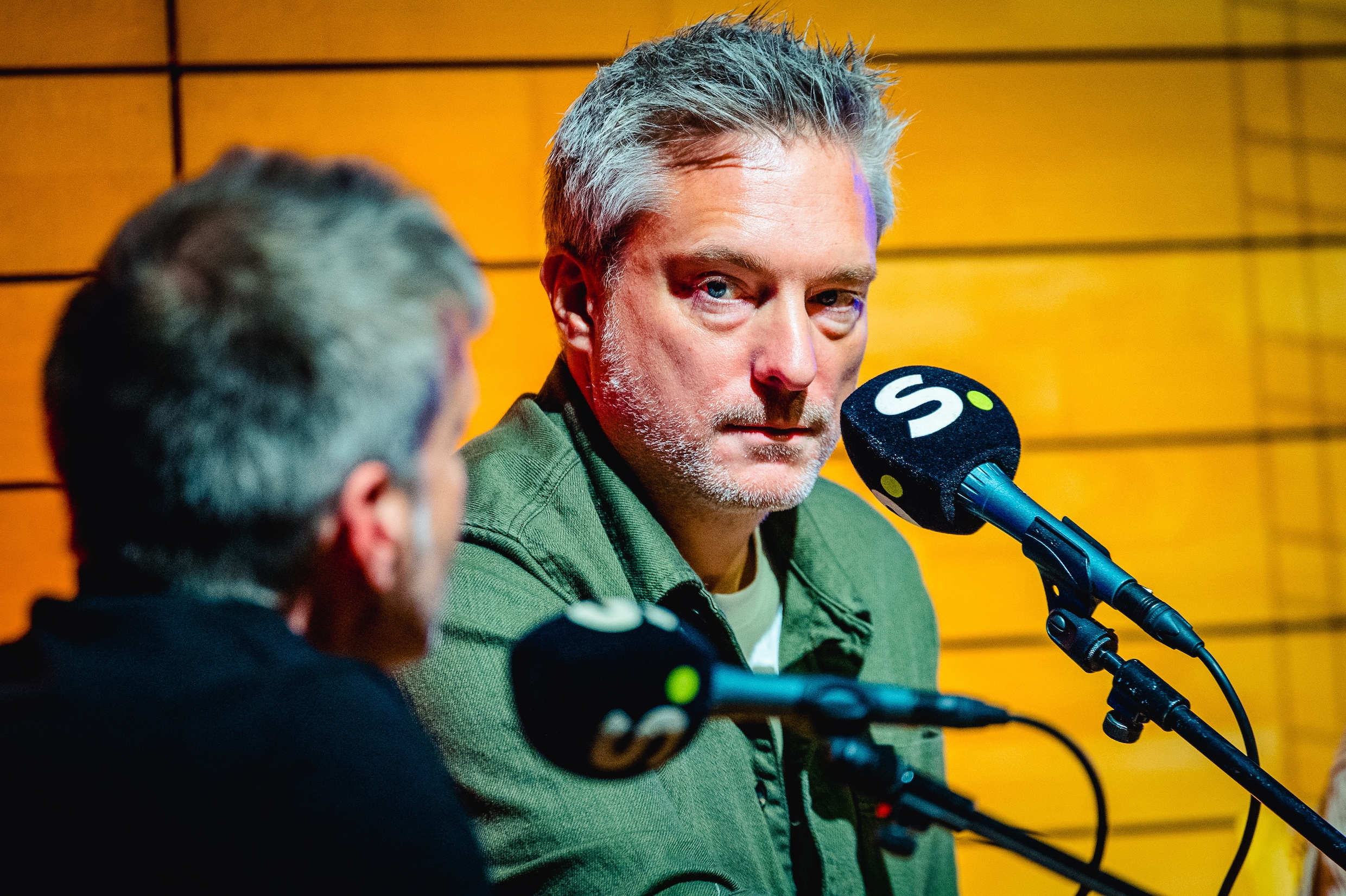 Presentator van docu over AI op de Britse zender Channel 4 sluit af met ...