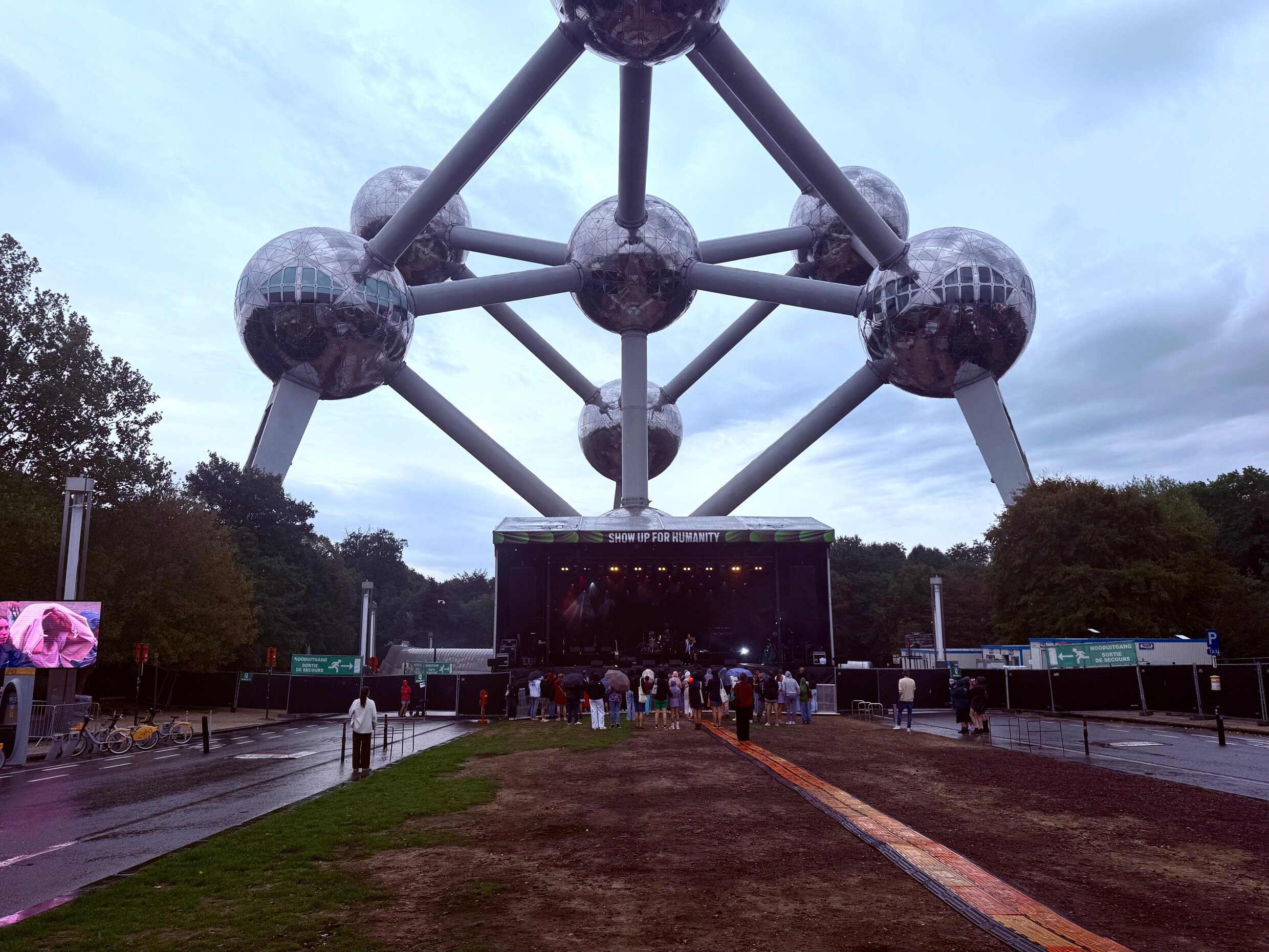 Show Up for Humanity lokte minder volk dan verwacht: 10.000 bezoekers ...