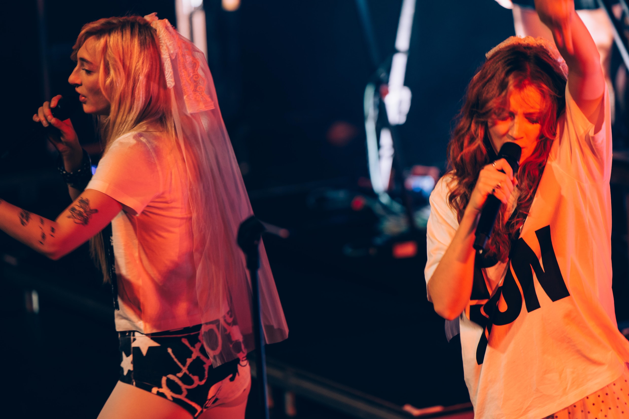 31 songs, waarvan ruim de helft hitwaardig: Froukje en S10 vieren hun ...