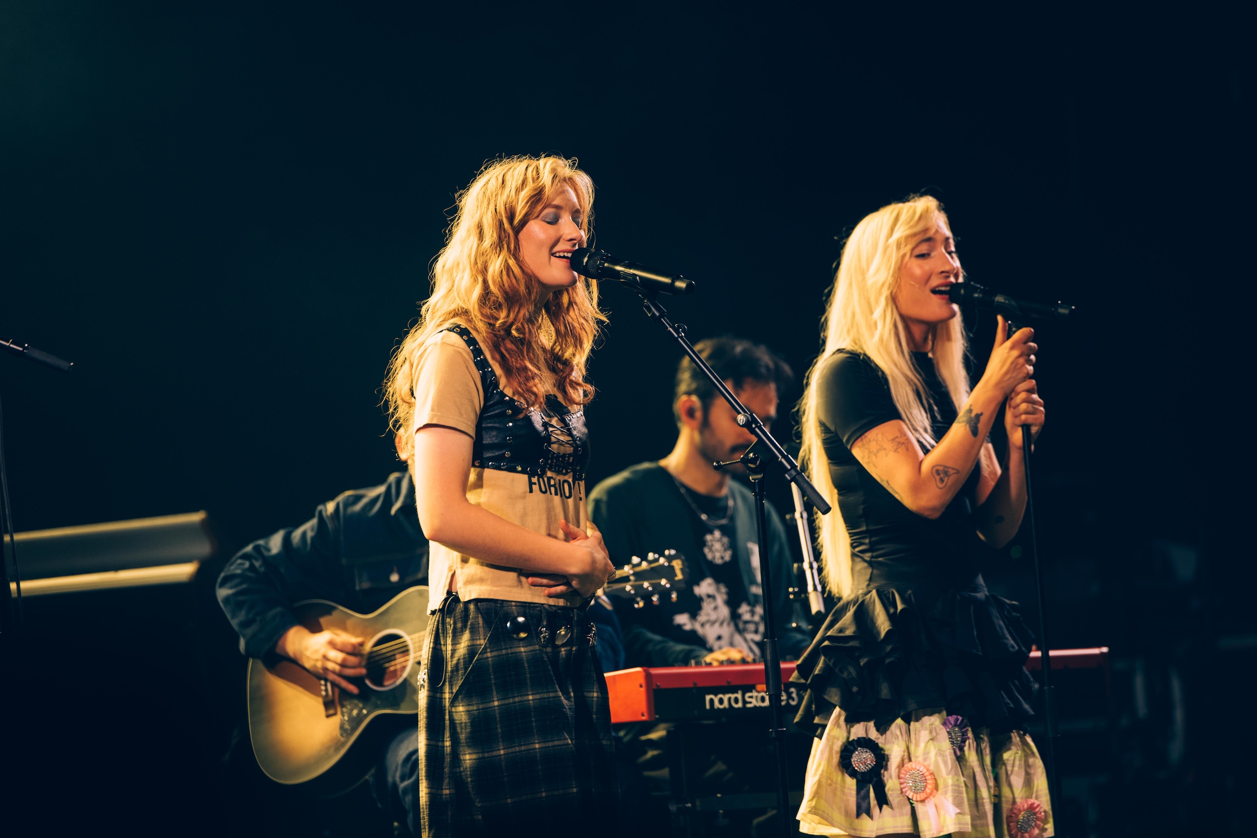 31 songs, waarvan ruim de helft hitwaardig: Froukje en S10 vieren hun ...