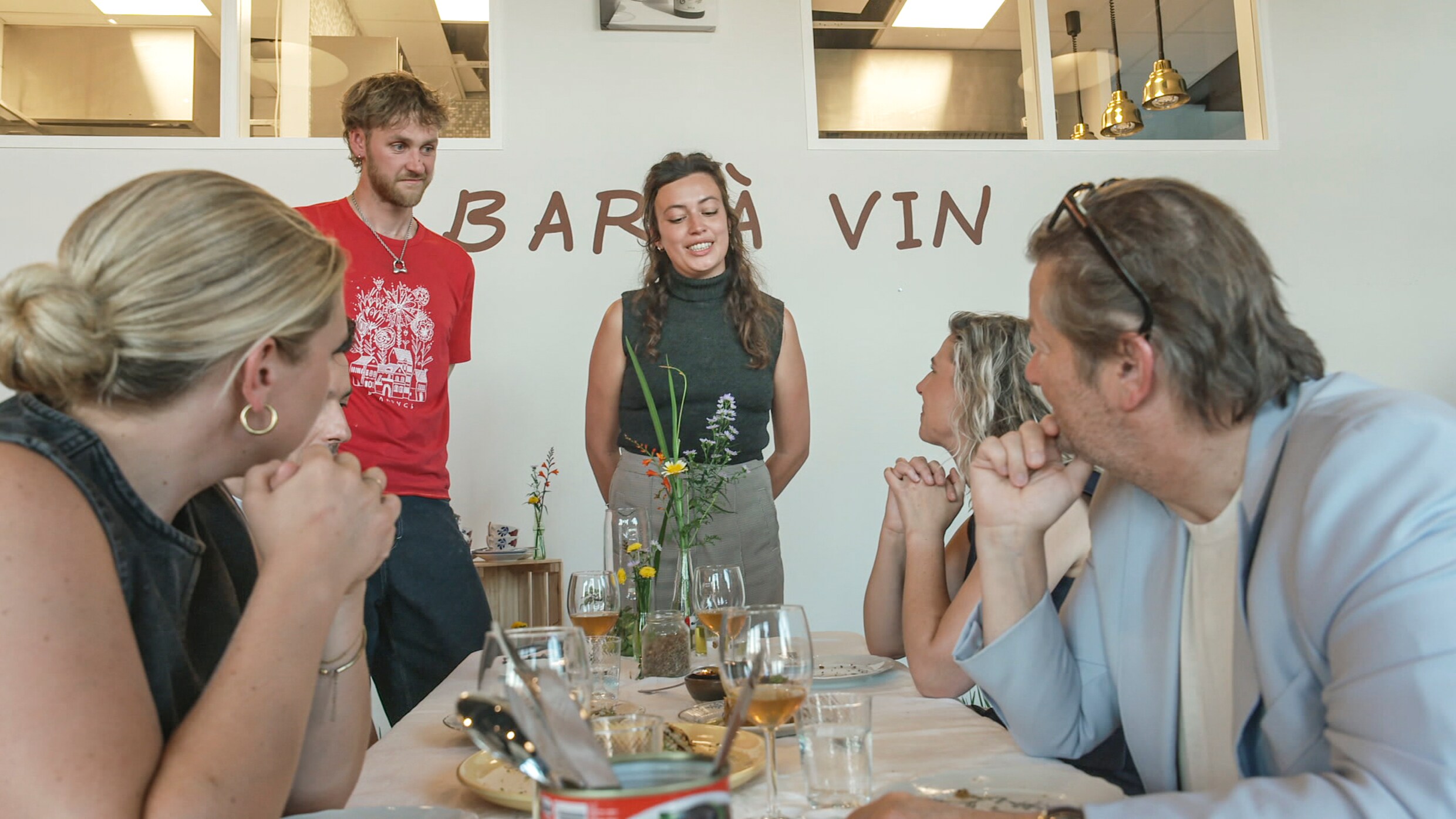 In ‘Mijn restaurant’ op VTM kregen Marc Coucke en co. twee haren en een ...