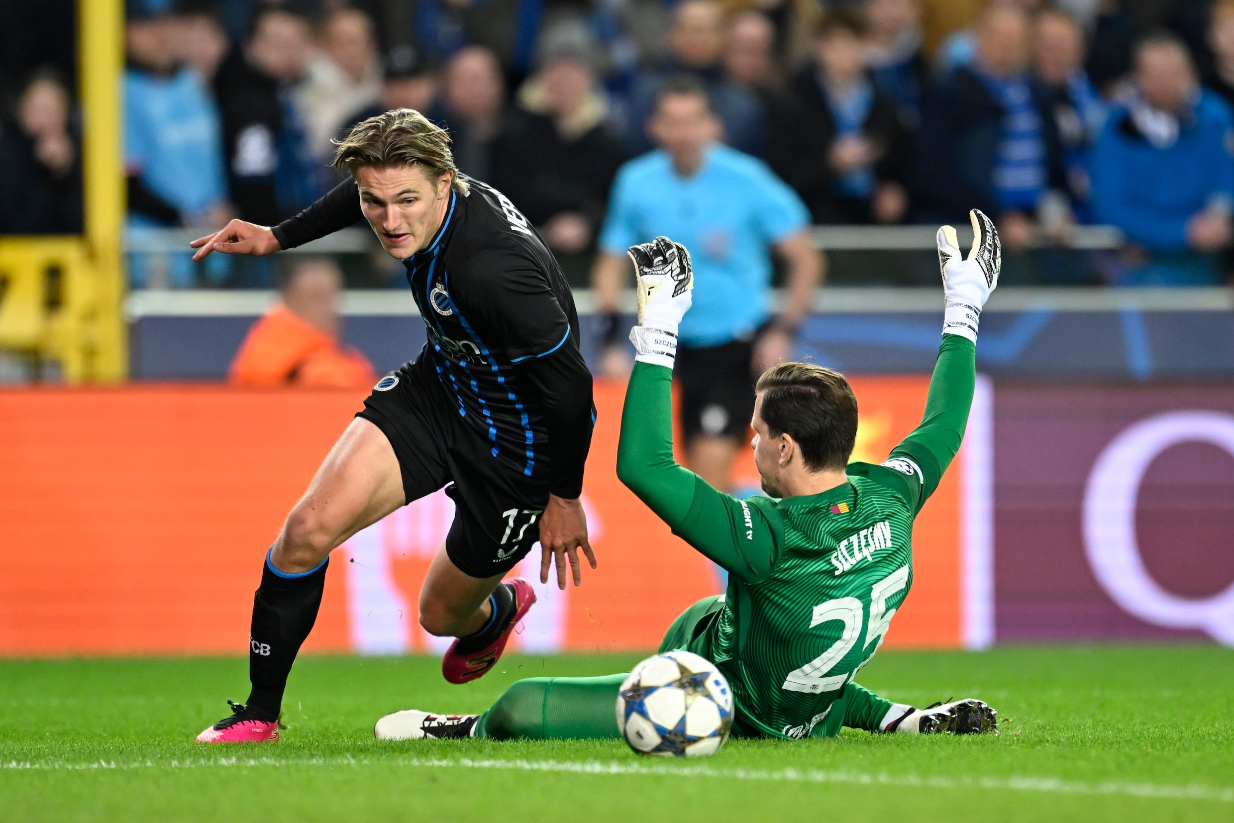 Gelukkig was er Hans Vanaken om na het gelijkspel tegen Barcelona de ...