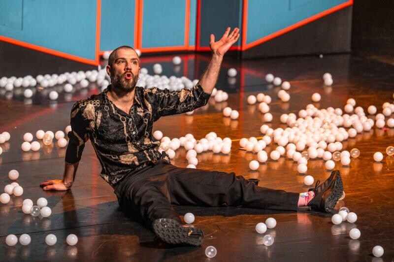 Recensie ‘Altijd aan’ van Pieter Verelst ★★★★☆ | Humo: The Wild Site