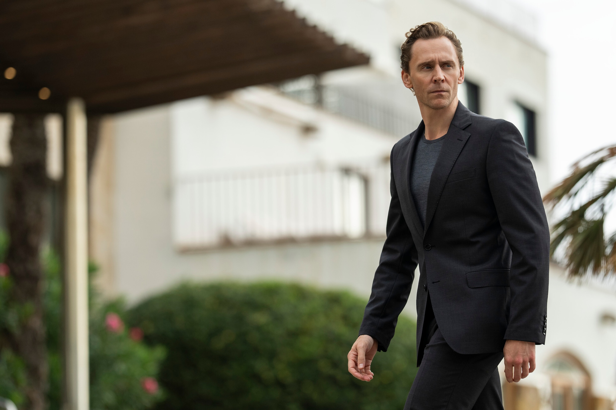 Met ‘The Night Manager’ op Prime Video geeft Amazon zijn eigen James ...