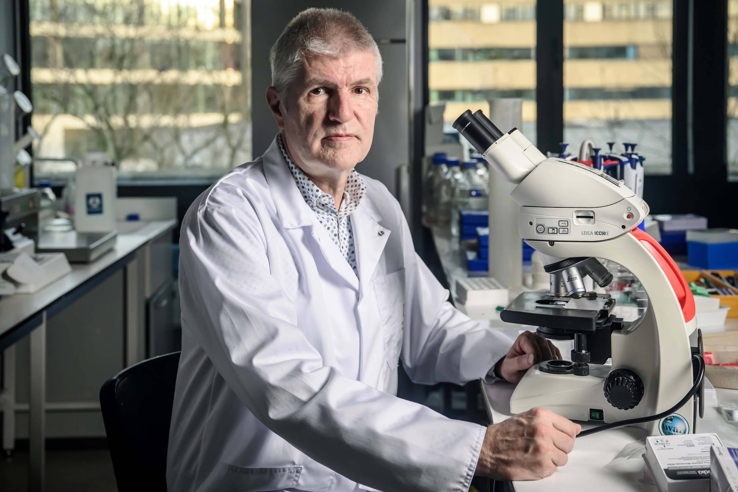 Kankerspecialist Filip Lardon: ‘Niet-rokers betalen heel veel voor de ...