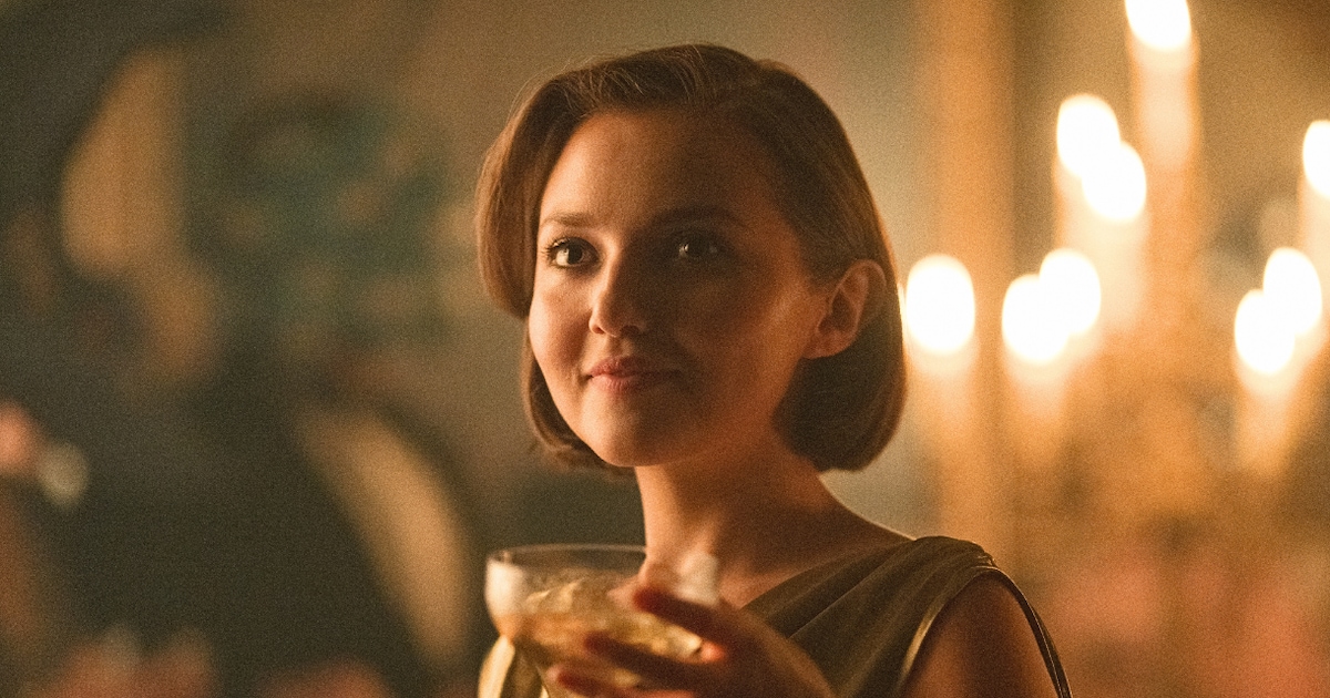 Mia McKenna-Bruce uit ‘Agatha Christie’s Seven Dials’: ‘Helena Bonham ...