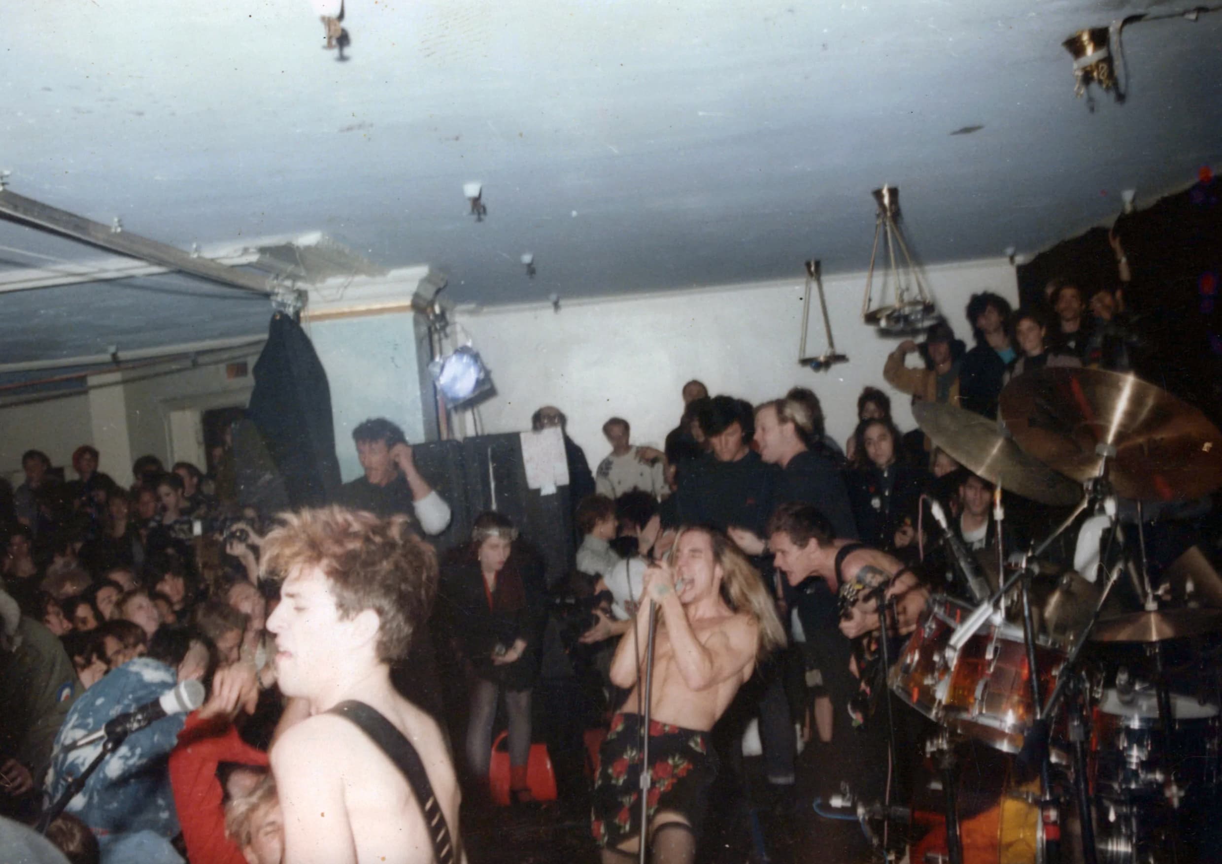 Netflix komt met docu over vroege jaren Red Hot Chili Peppers • Bekijk ...