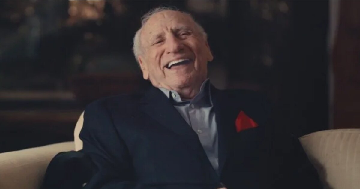 Hitler in z’n hemd: ‘The 99 Year Old Man!’ op HBO Max huldigt ...