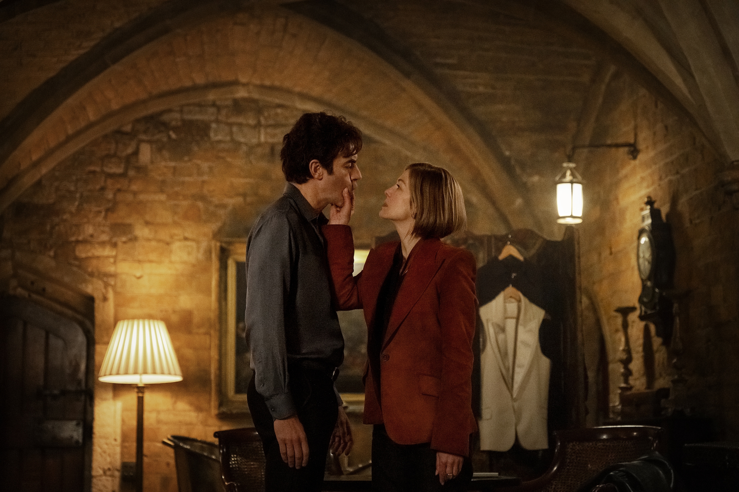 Recensie ‘Ladies First’ met Sacha Baron Cohen en Rosamund Pike op ...