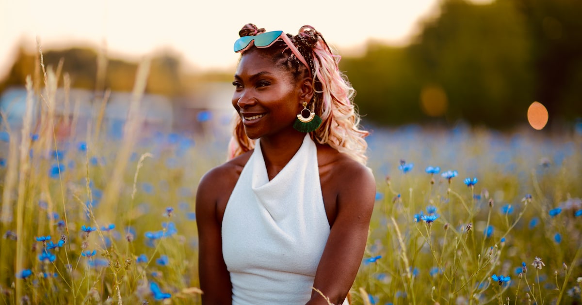 Couleur Café-host Reine Mbote geeft een rondje: ‘Koeien- en ...