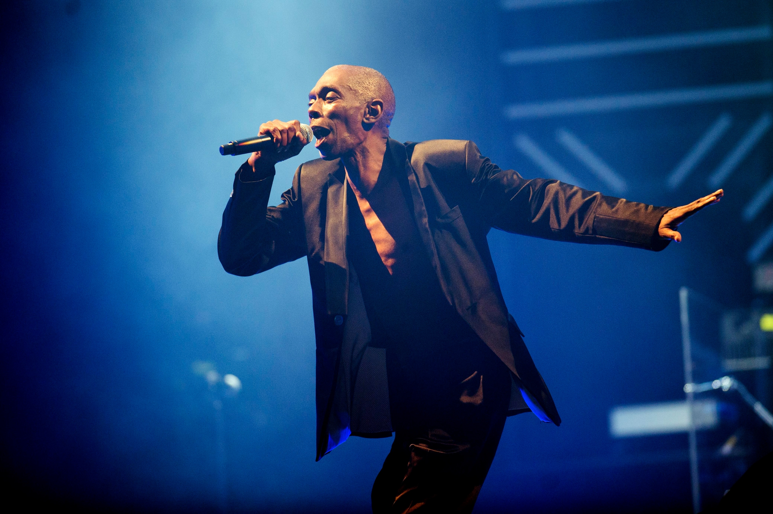 Afscheid van Maxi Jazz, de volksmenner van Faithless die zich zelfs ...
