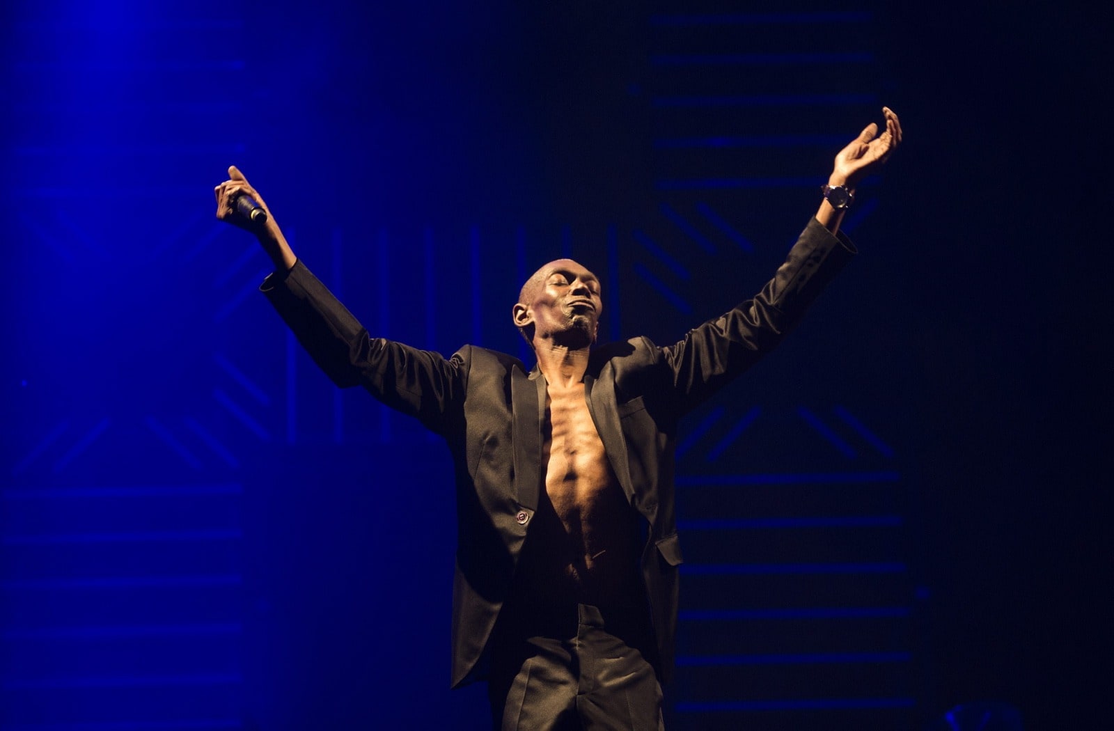 Zanger Maxi Jazz (65) van Faithless overleden | Humo: The Wild Site